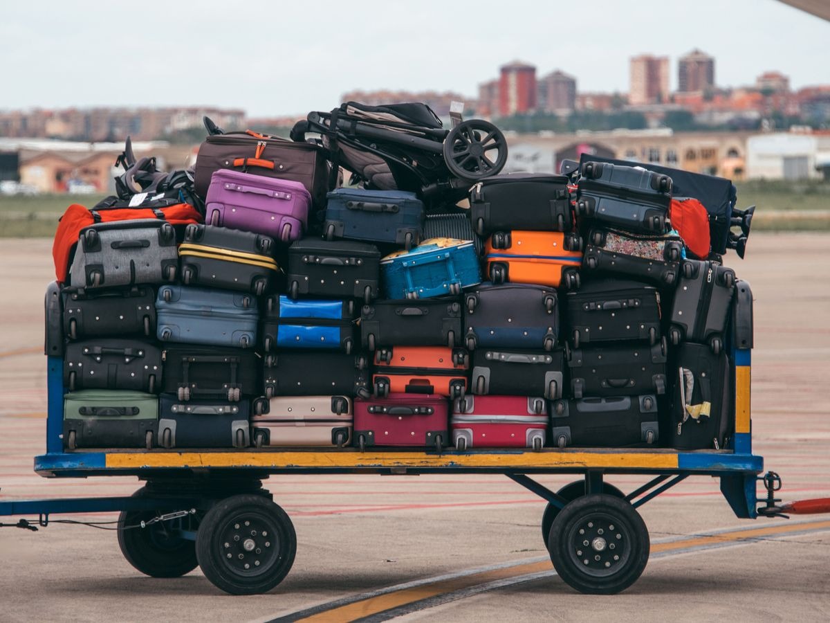 Aviation: Airline worker reveals the best luggage types for safe travel ...