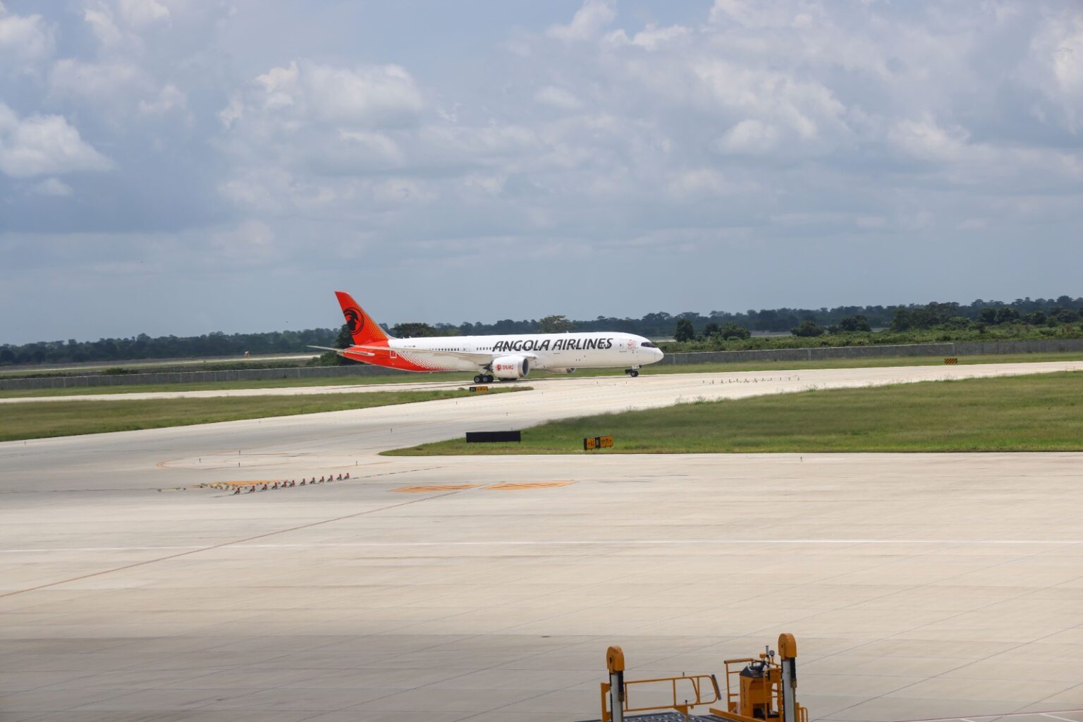 Aviation: Southern African Carrier, TAAG Angola Airlines Takes Delivery ...