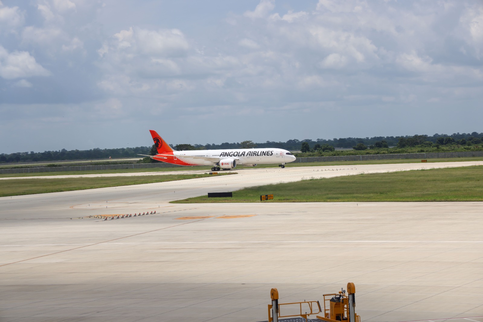 Aviation: Southern African Carrier, TAAG Angola Airlines Takes Delivery ...